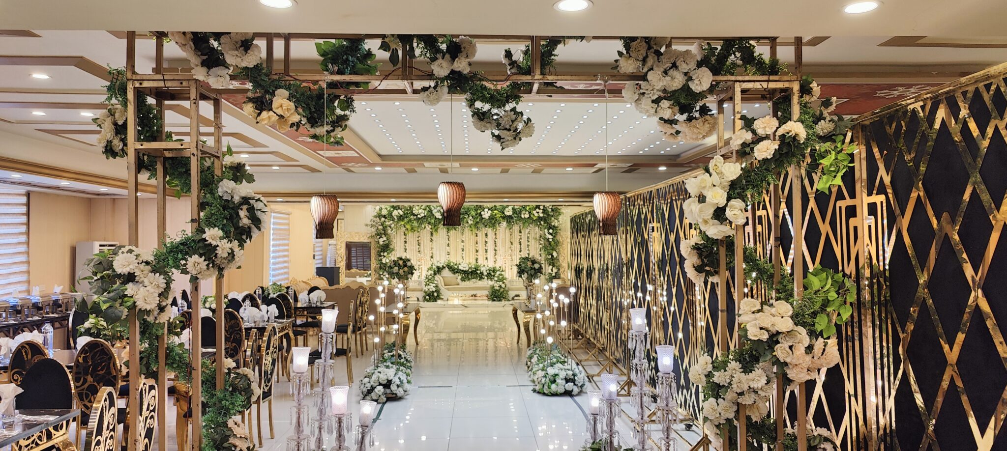 Deluxe Hall Gallery - Aura Grande